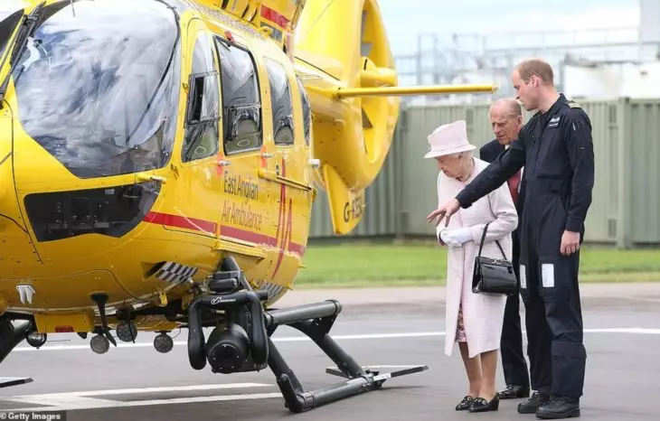 انحصاری: شاهزاده ویلیام به عنوان خلبان پزشکی پرواز می کند و به انگلیس در مقابله با همه گیری ویروس کرونا کمک می کند 6845_1