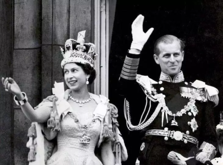 Çima Queen Elizabeth II û Prince Philip bi hev re najîn? 6910_2