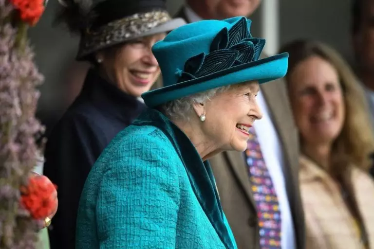 La reine Elizabeth II peut-elle révoquer le Parlement ?