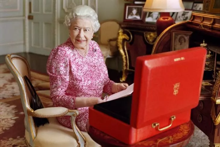 Queen Elizabeth II nwere ike ịchụpụ nzuko omeiwu? 6936_3