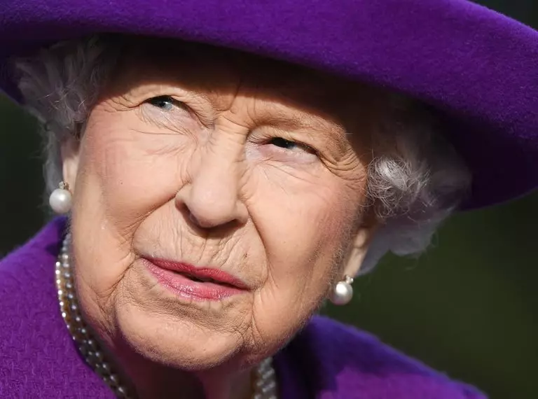Rainha Elizabeth II encontrou o substituto para o príncipe Harry e Meghan Markle
