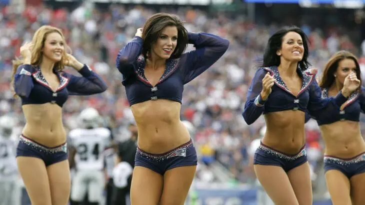 Cheerleading NFL: Ki sa ou pa t 'konnen sou fè avantaj yo 707_4