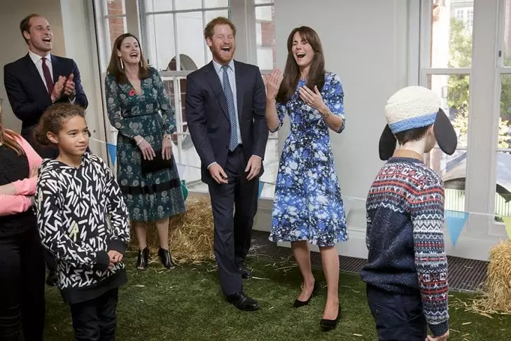 Најдобрите фотографии на кралското семејство како се кикотат 7087_3
