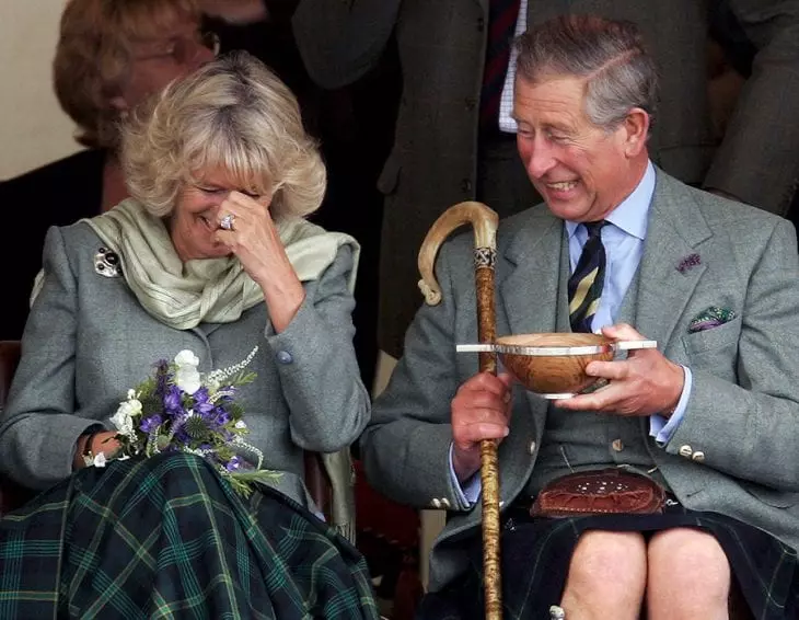 Најдобрите фотографии на кралското семејство како се кикотат 7087_8