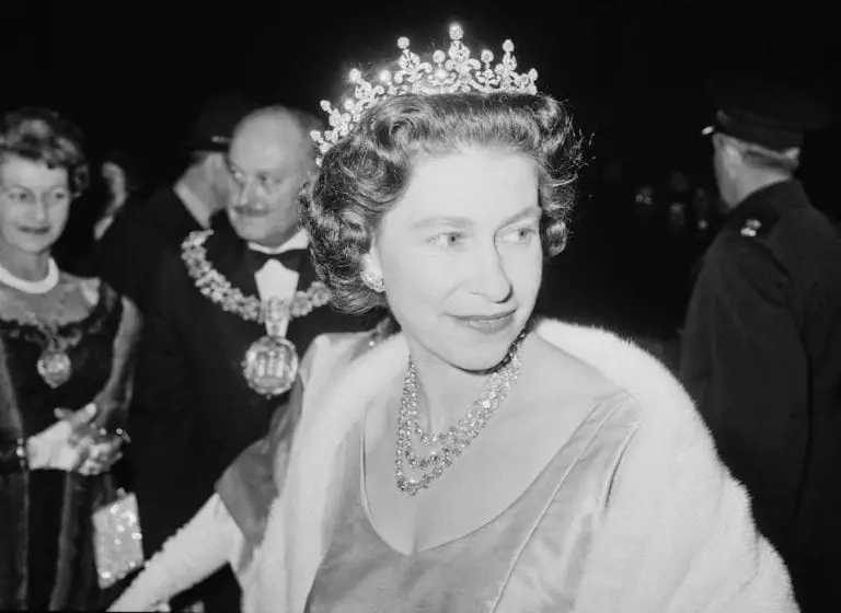 II. Erzsébet királynő dohányzott? 7287_2