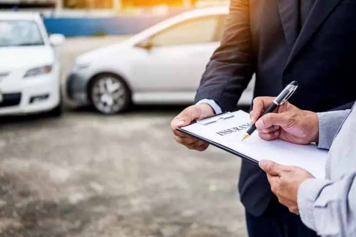 Sollt Dir Ären eegenen Auto lounen oder fueren fir eng Stroossrees 7421_5