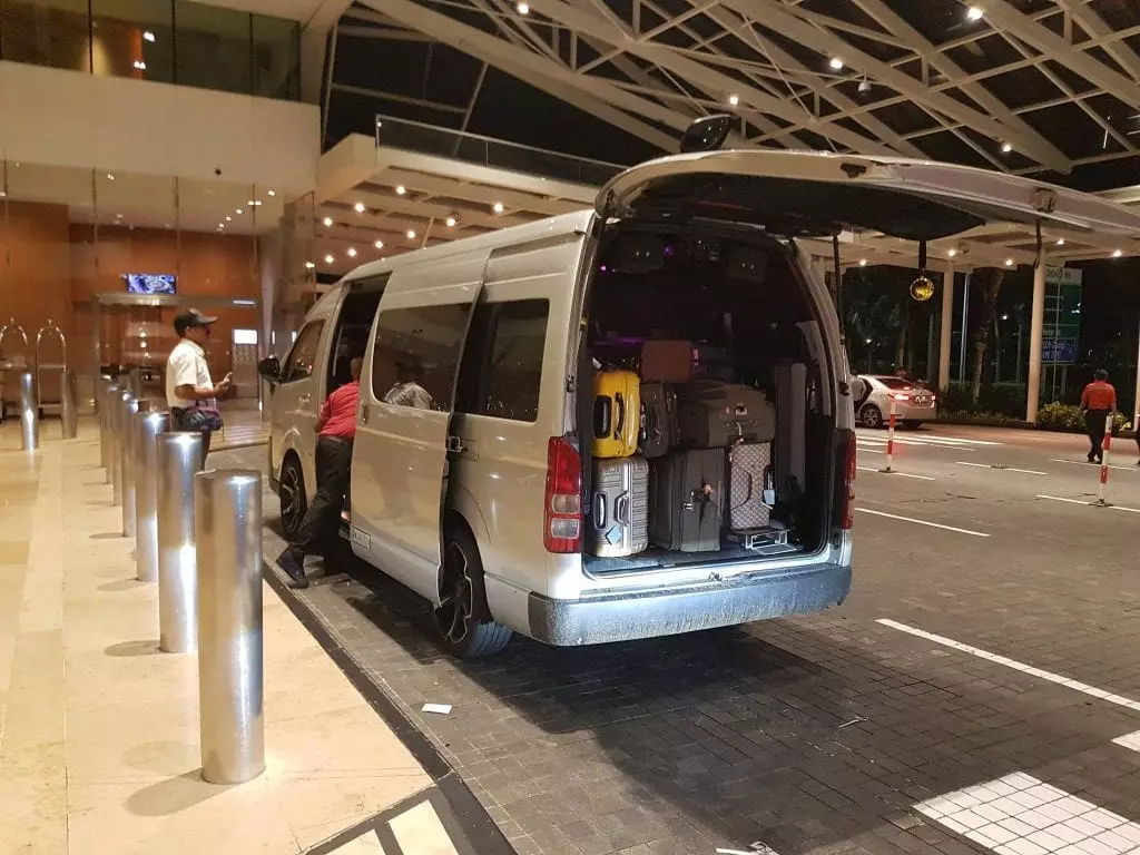 Сингапур дотор эсвэл гадна талд тав тухтай аялах хэрэгтэй юу? Сингапур Maxi Cab ажилд авна 7542_2