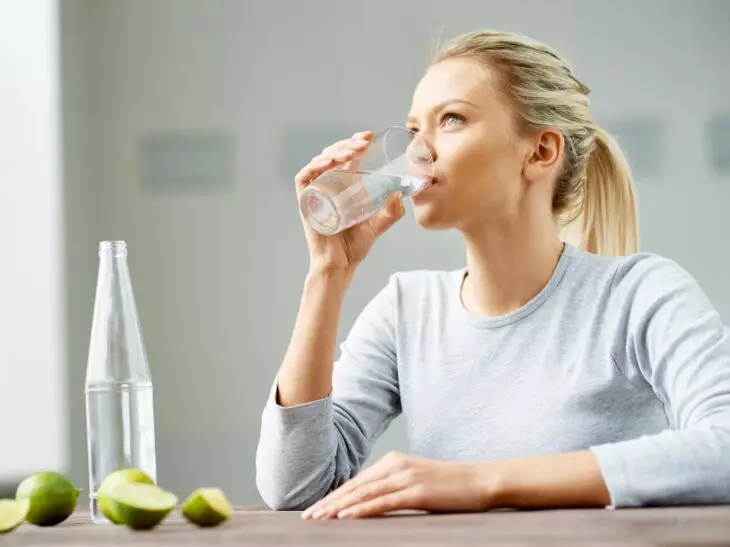 5 gezondheidsvoordelen van het drinken van gezuiverd water 7775_2