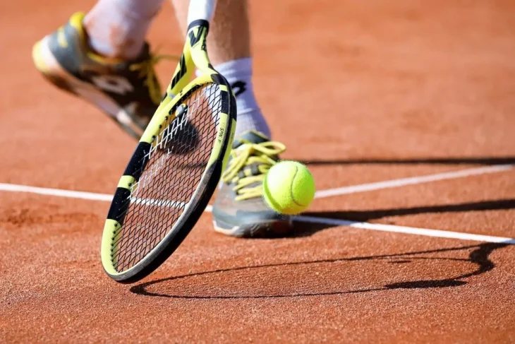 TOиңү мөмкинлеген күтәрә торган иң куркынычсыз теннисның иң куркынычсыз 5 стратегиясе. 8283_1