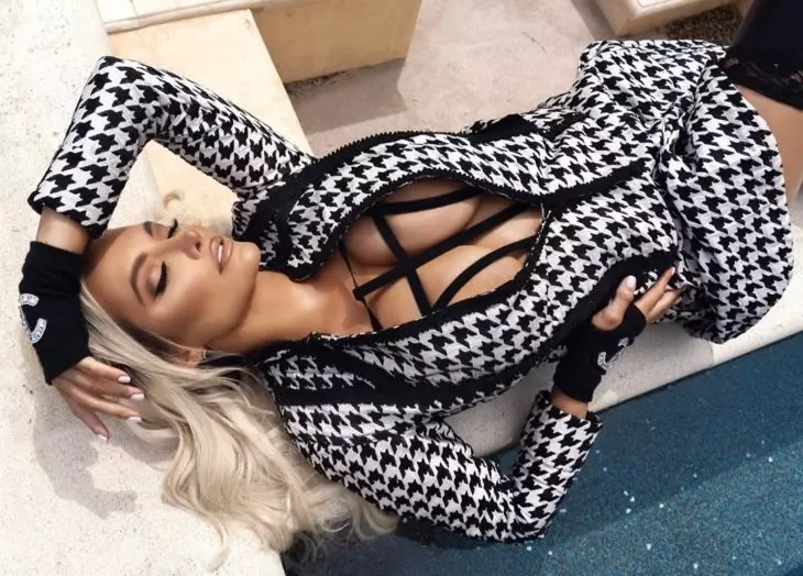 Lindsey Pelas Net Worth 2022, Bio, Koulutus, Ura 86_2