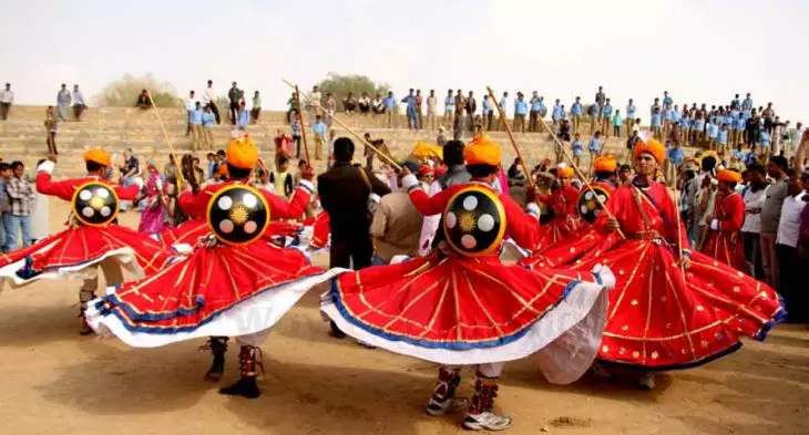 Nrov Festivals kom txaus siab rau hauv Rajasthan 8742_8