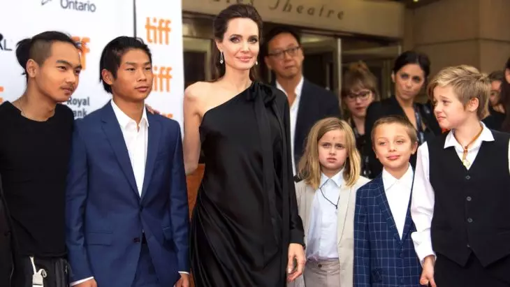 Huet hien dat just gemaach? Angelina Jolie Furious Iwwer dem Brad seng Beweegung 9266_1