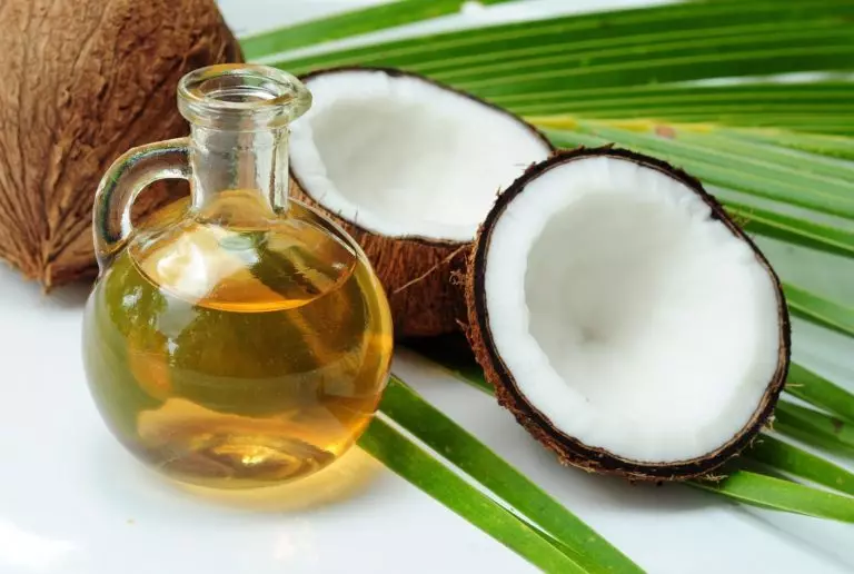 13 sveikų, gražinančių, pinigus taupančių ir seksualių būdų naudoti kokosų aliejų