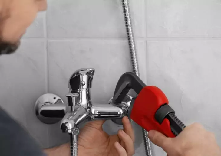 DIY Plumbing VS ntiav tus kws tshaj lij kav dej - Pros thiab Cons 950_13