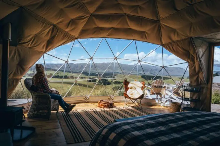 Wat is Glamping en hoekom word dit so gewild in 2022? 9536_2