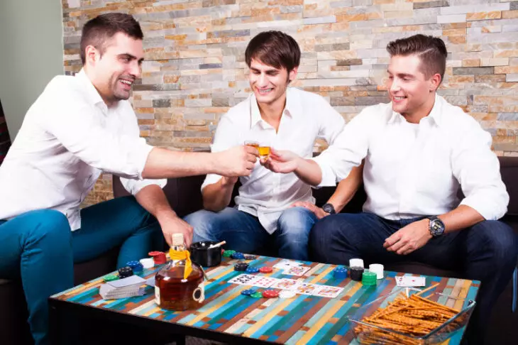 Bir Home Poker Turnuvasına Nasıl Ev Sahipliği Yapılır ve Başarılı Olunur - 2022 Rehberi 9568_1