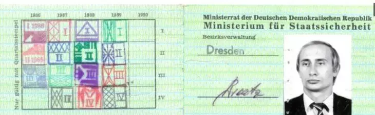 Vechea carte de identitate a lui Vladimir Putin de la Stasi a fost dezvăluită 9653_1