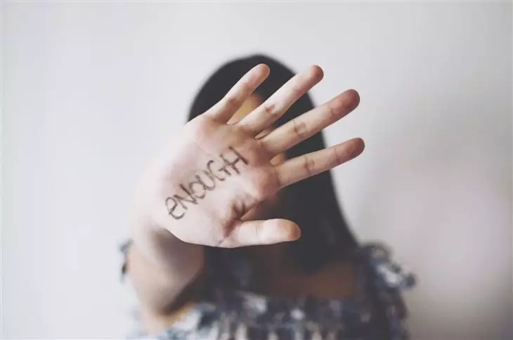 सच्ची कहानी: घरेलू हिंसा के बारे में आपको जो कुछ भी जानना चाहिए — एक अभियोजक से 9925_2